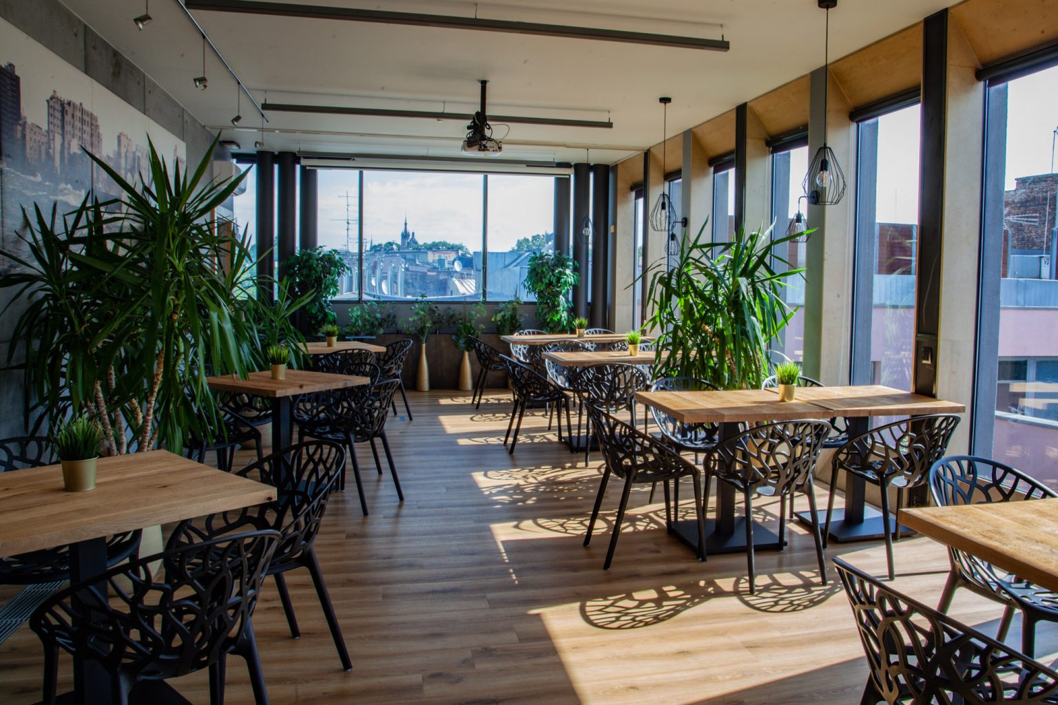 SKY BAR & RESTAURANT – GROBLE.pl