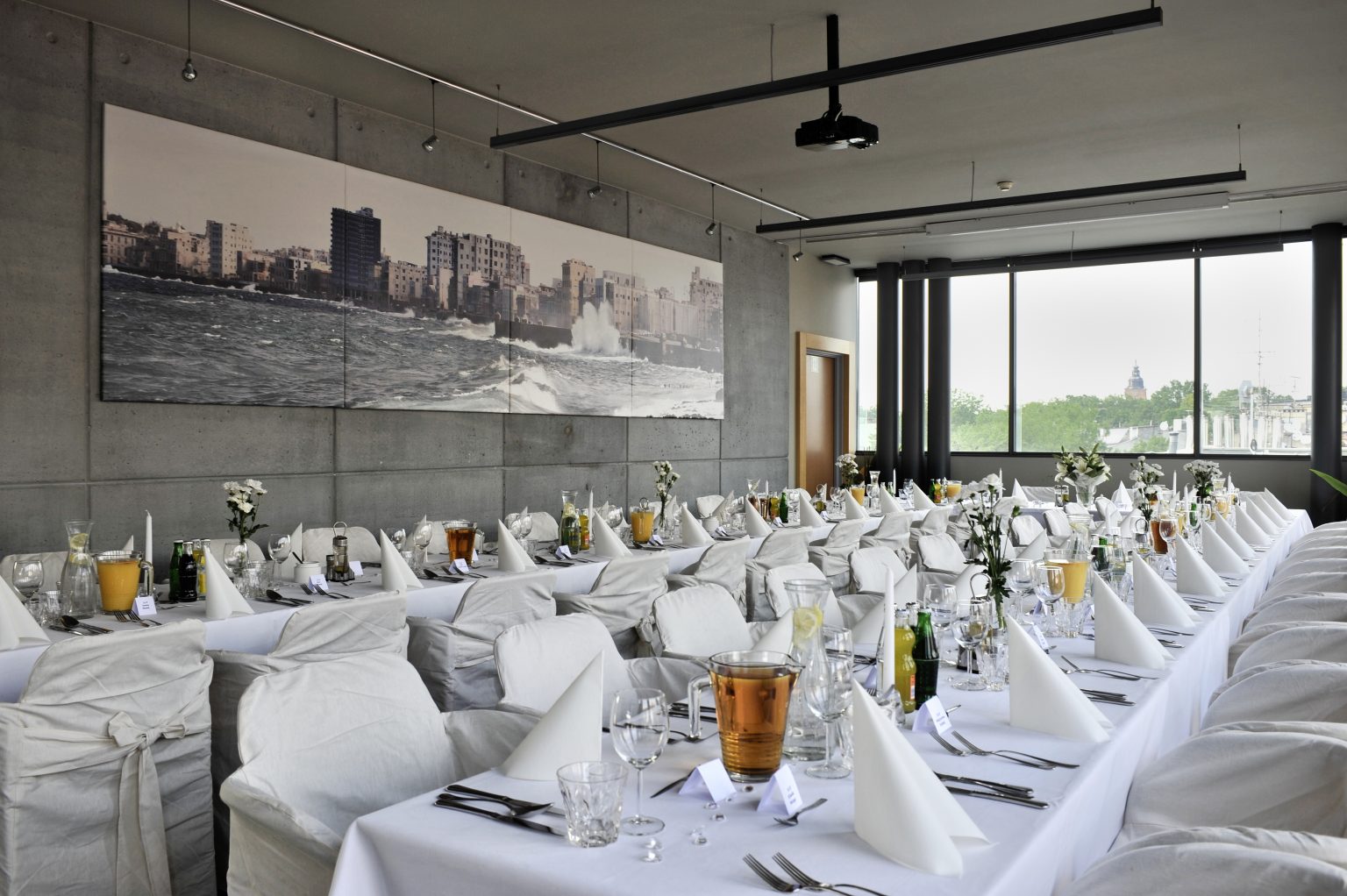 SKY BAR & RESTAURANT – GROBLE.pl