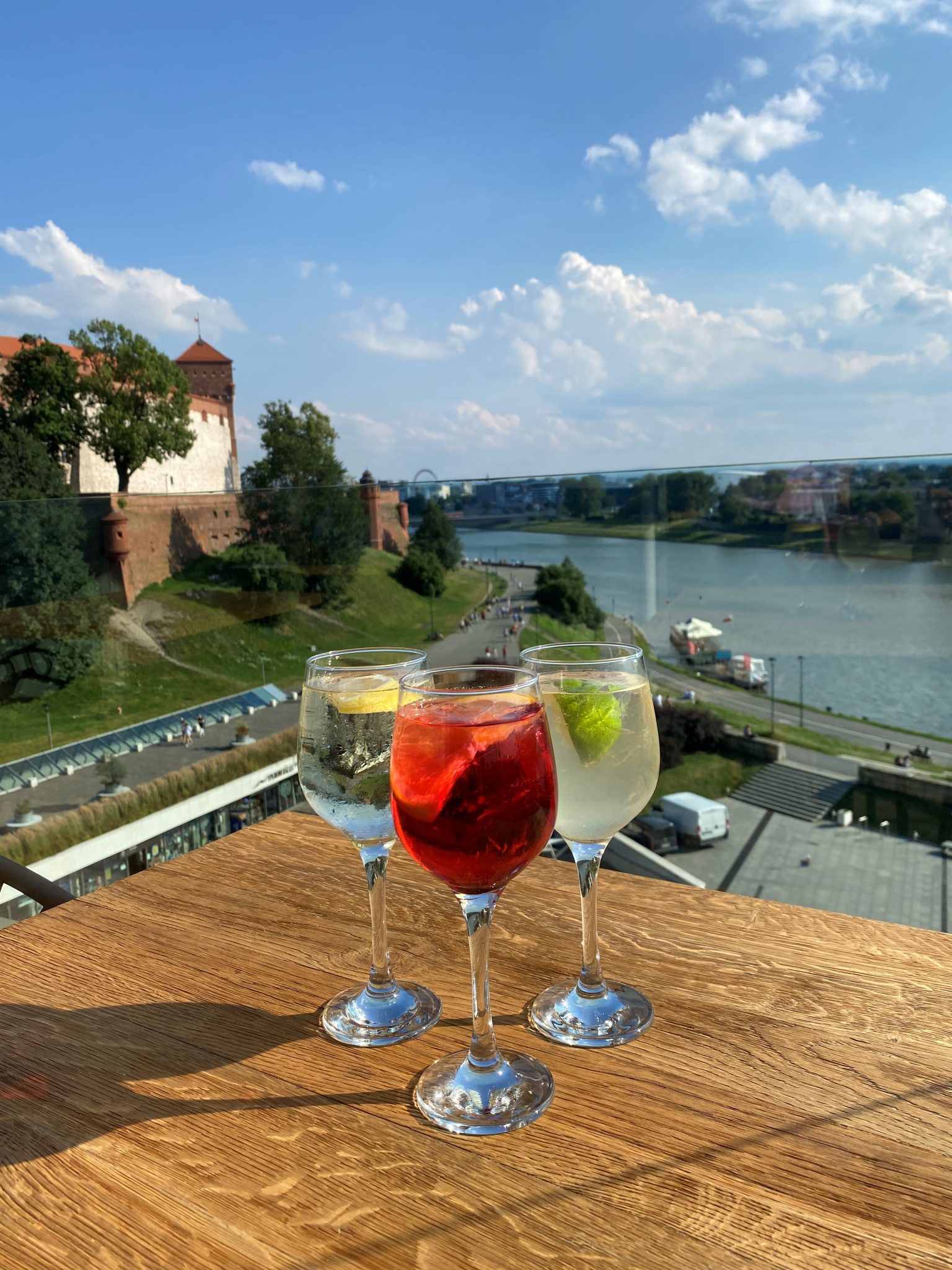 SKY BAR & RESTAURANT – GROBLE.pl