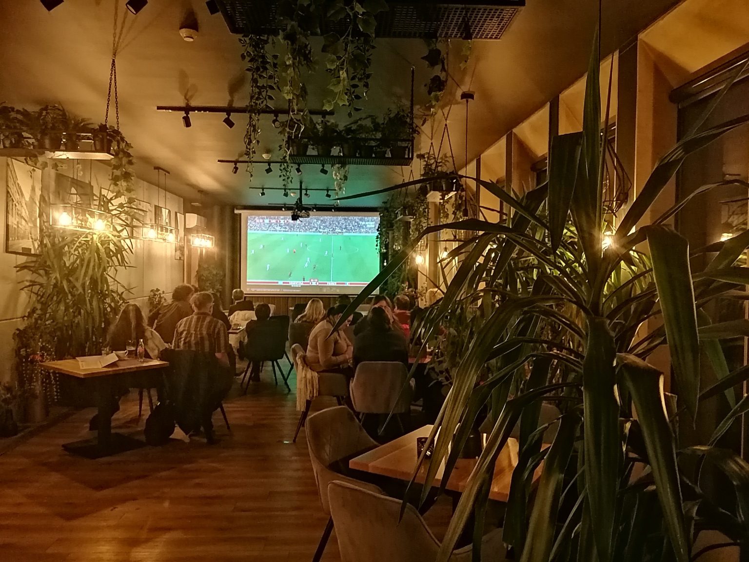 SKY BAR & RESTAURANT – GROBLE.pl