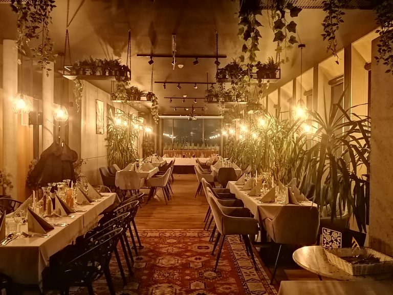 SKY BAR & RESTAURANT – GROBLE.pl